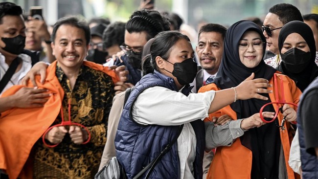 Roy Suryo dan Dokter Tifa Tak Ditahan, Kejari Jaksel Kabulkan ...